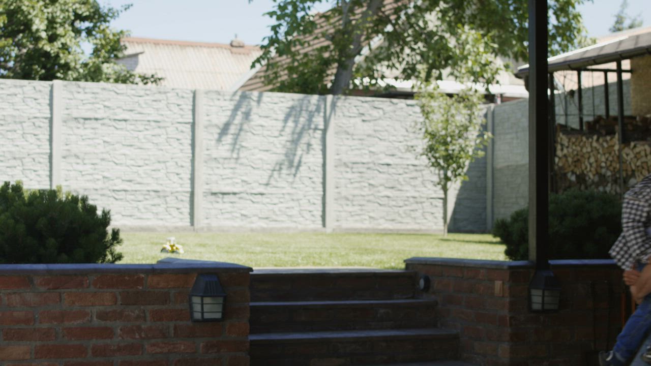 Military man returning home - Free Stock Video