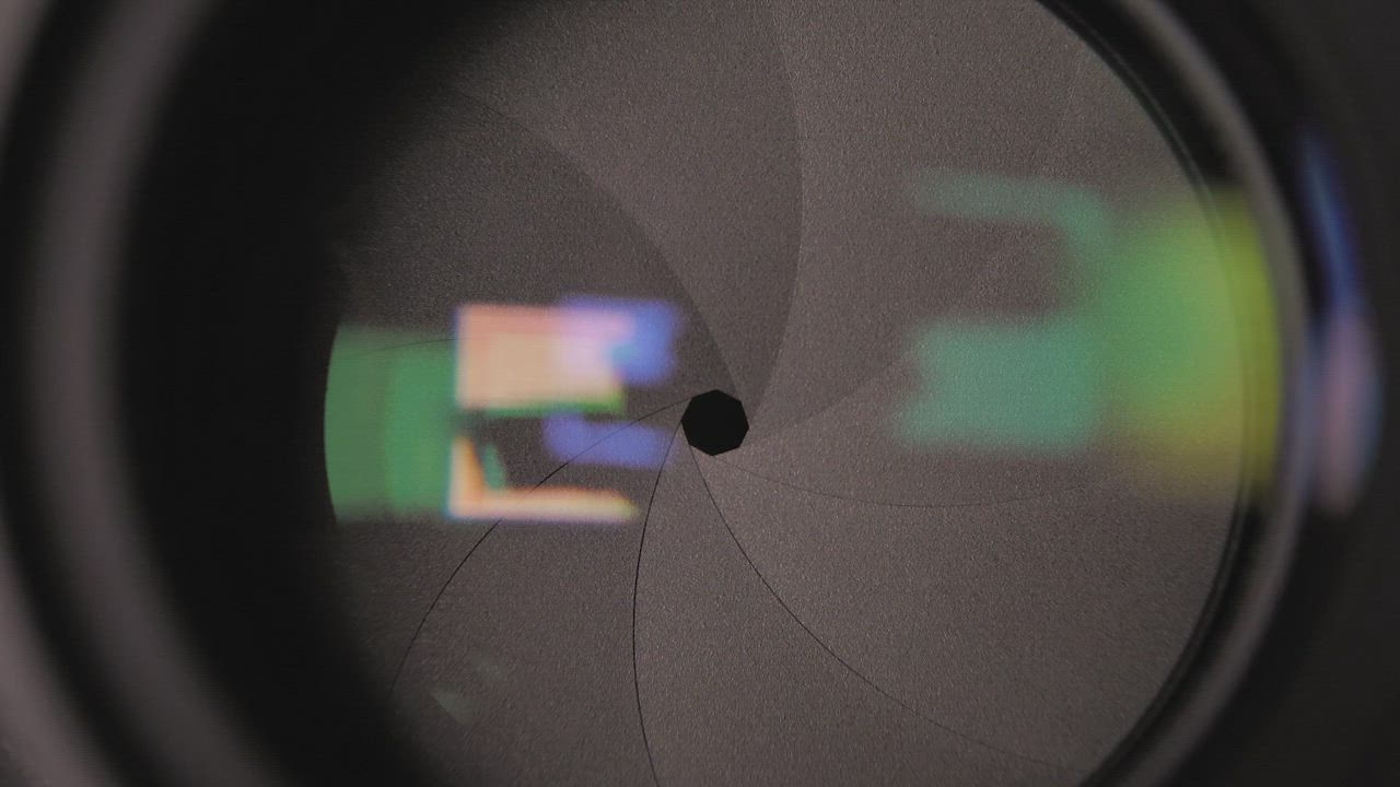 Camera lens in motion - Free Stock Video