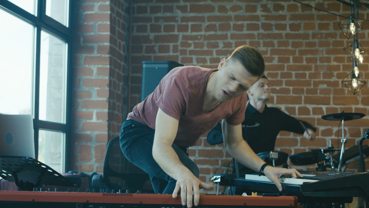 Enthusiastic musicians playing music - Free Stock Video
