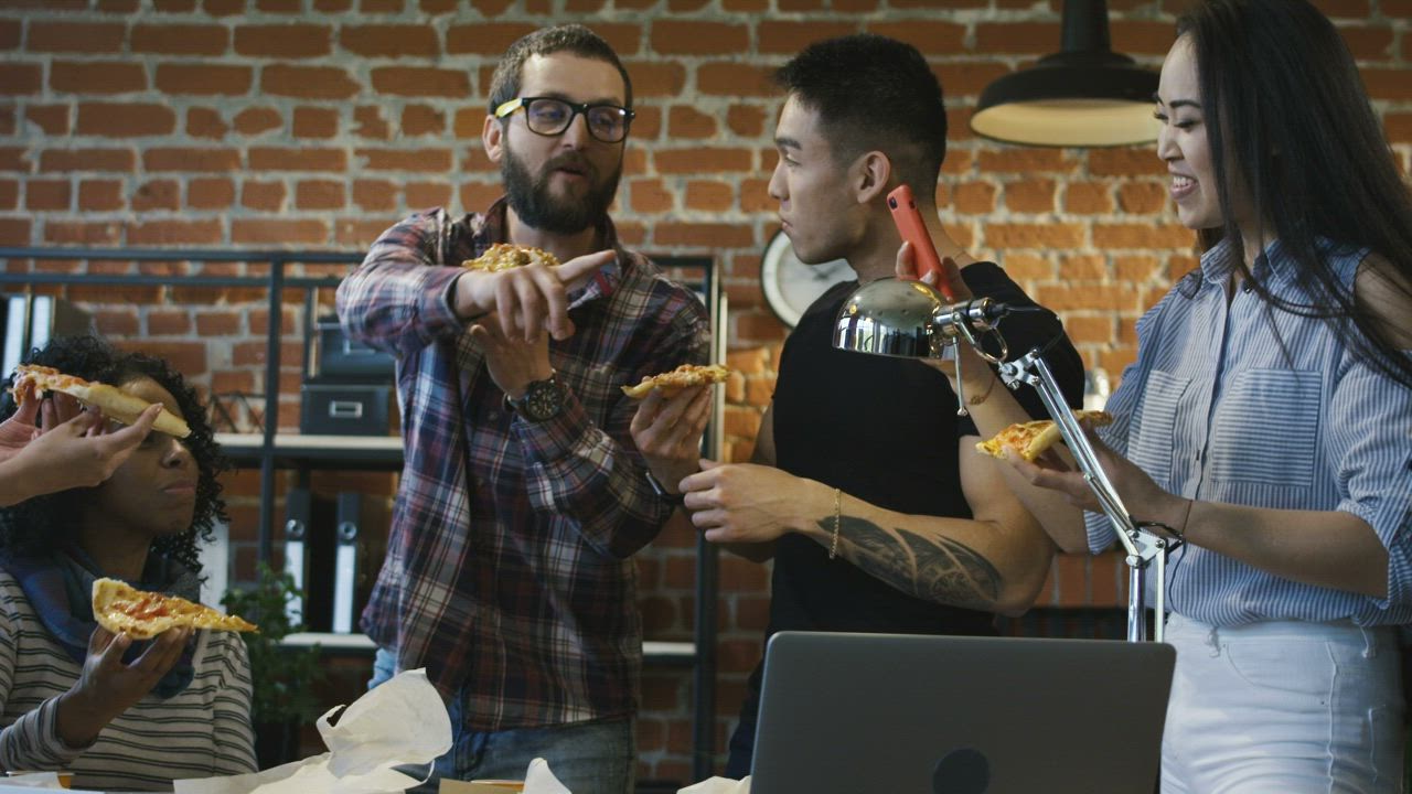 Workers eating pizza in the office - Free Stock Video