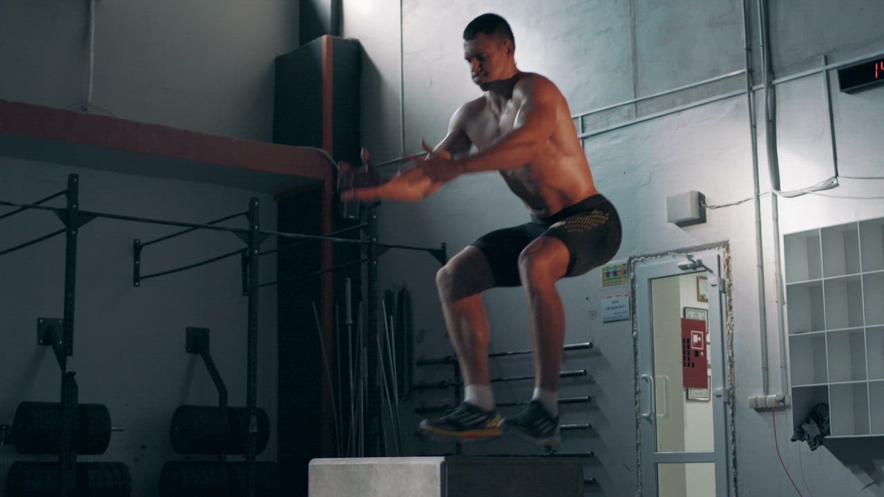 Fitness man doing jumping exercises - Free Stock Video