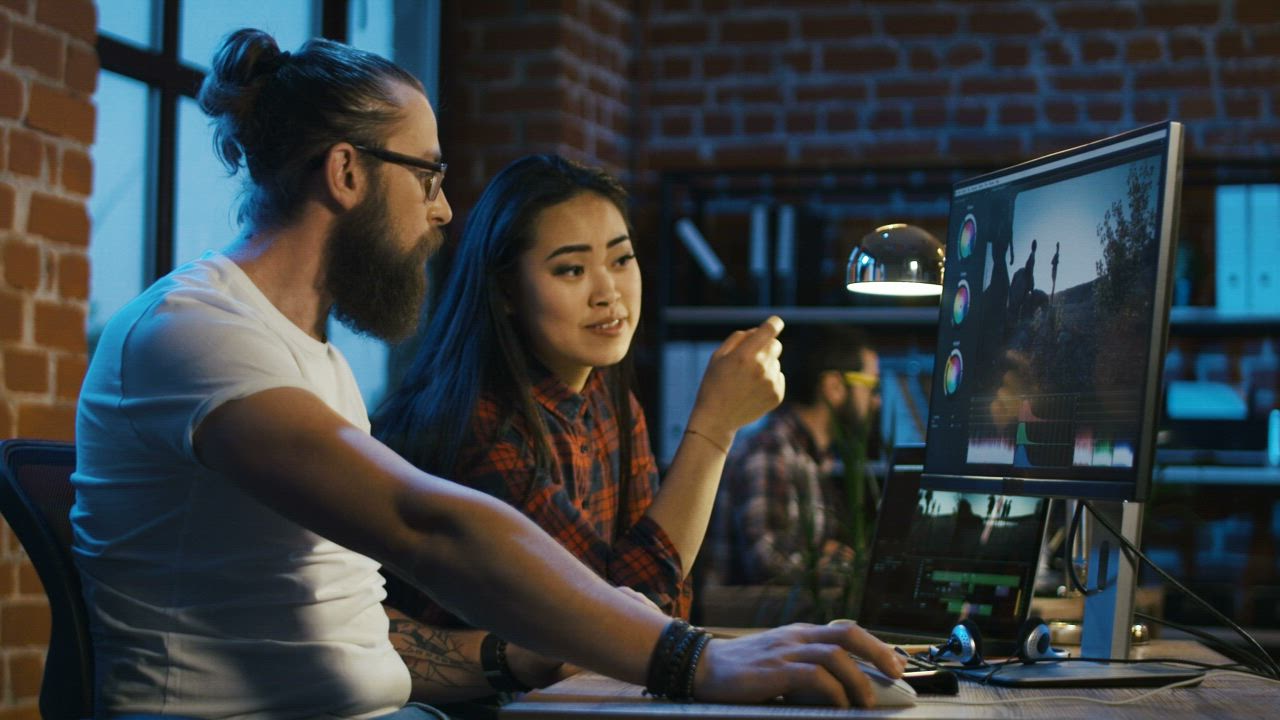 Coworkers editing video on the computer - Free Stock Video