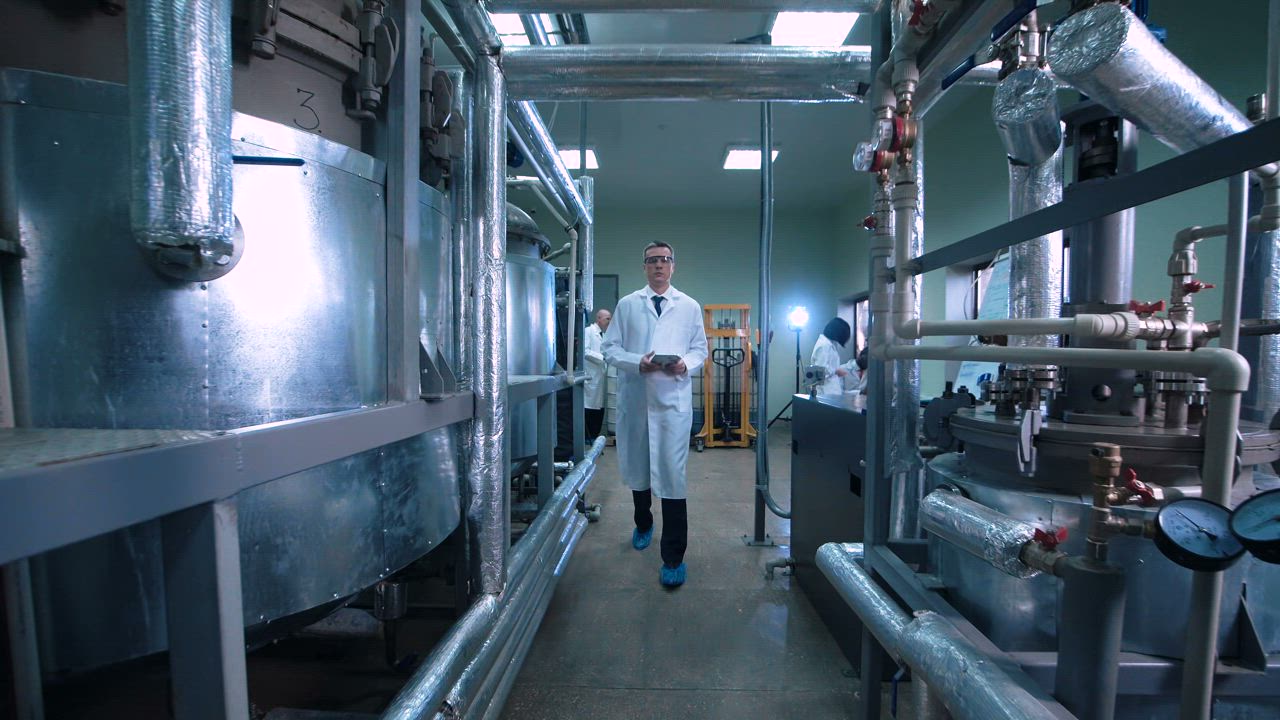 Scientist walking through laboratory - Free Stock Video