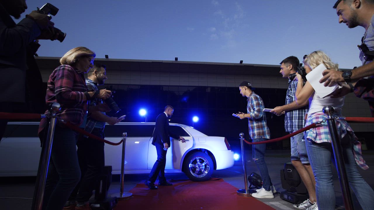 Celebrity couple signing autographs - Free Stock Video