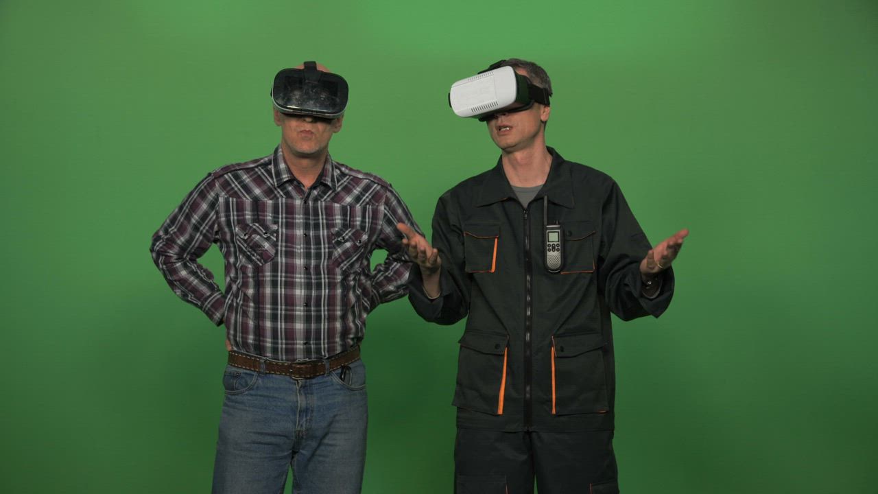 Using virtual reality headsets on a green screen - Free Stock Video
