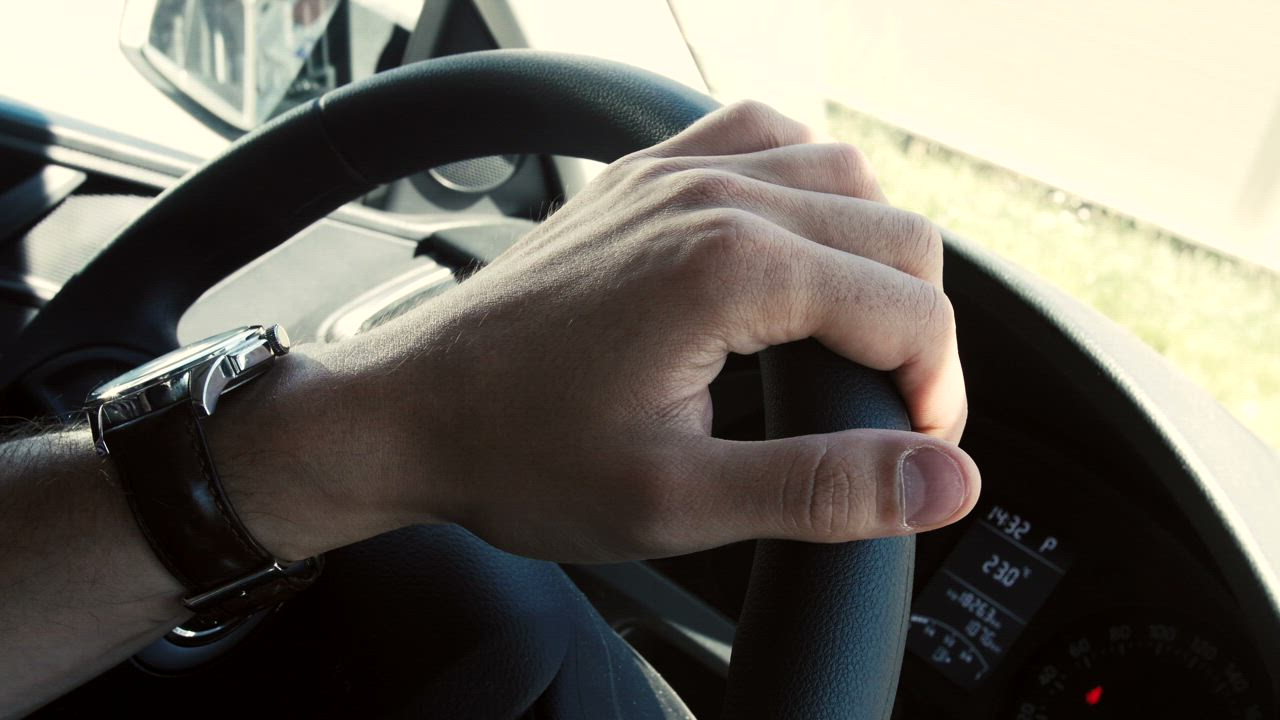 Tapping on a steering wheel - Free Stock Video