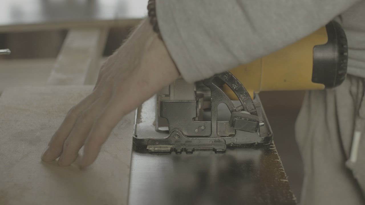 Carpenter using a wood cutter - Free Stock Video