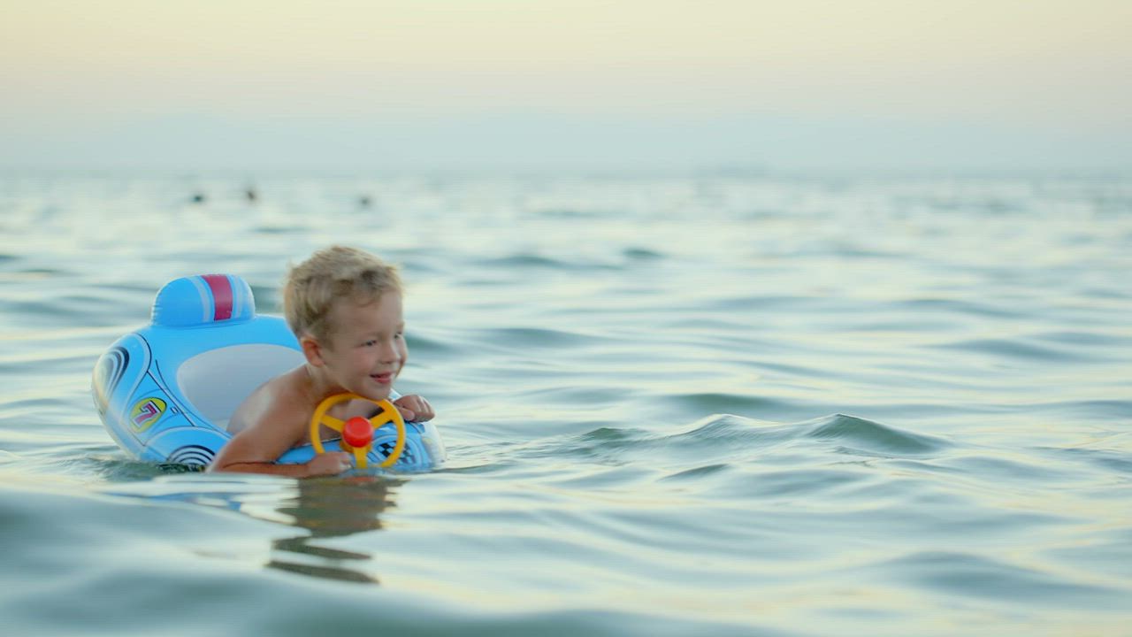 Staying safe in the ocean - Free Stock Video
