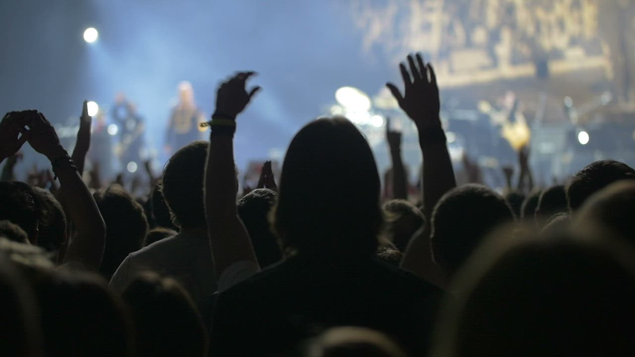 Clapping for the band - Free Stock Video