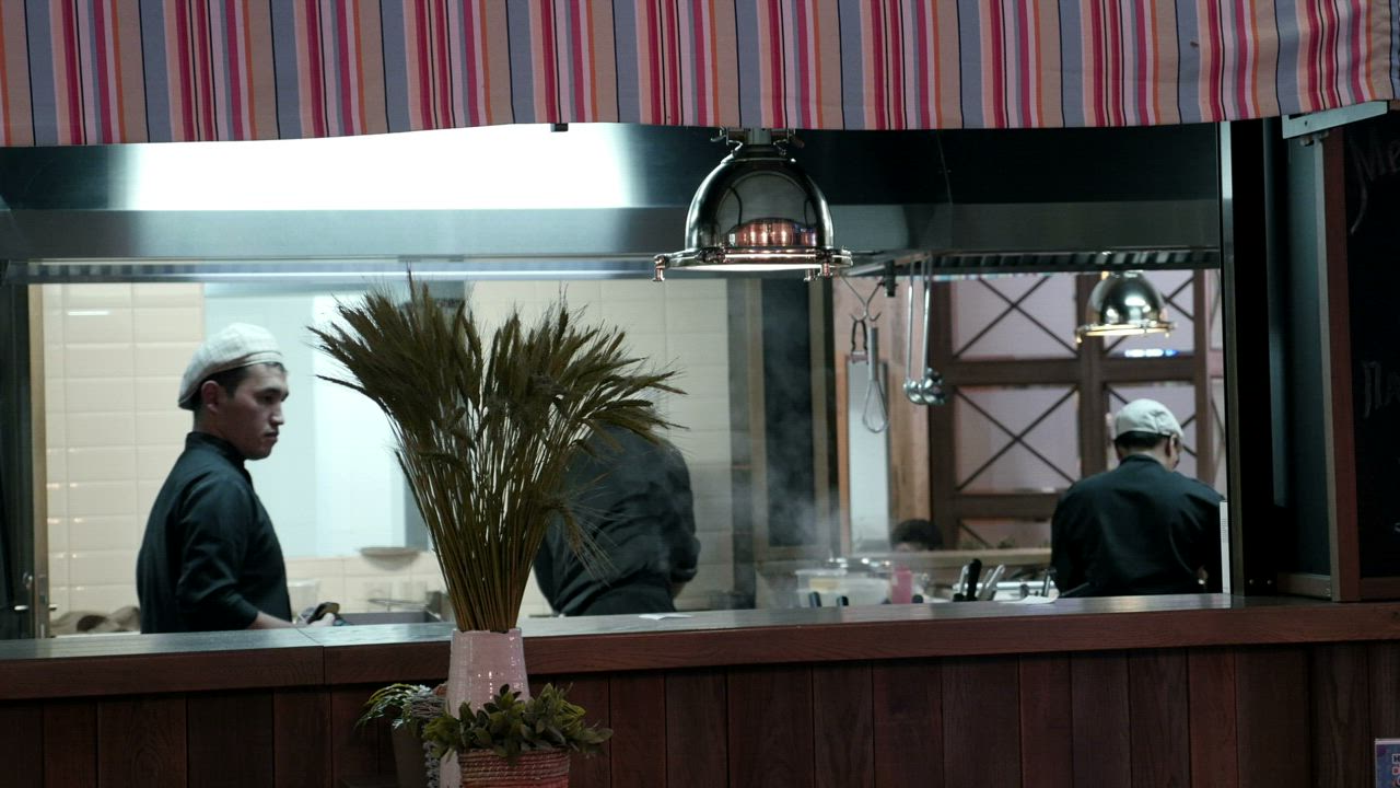 Kitchen at a tropical restaurant - Free Stock Video