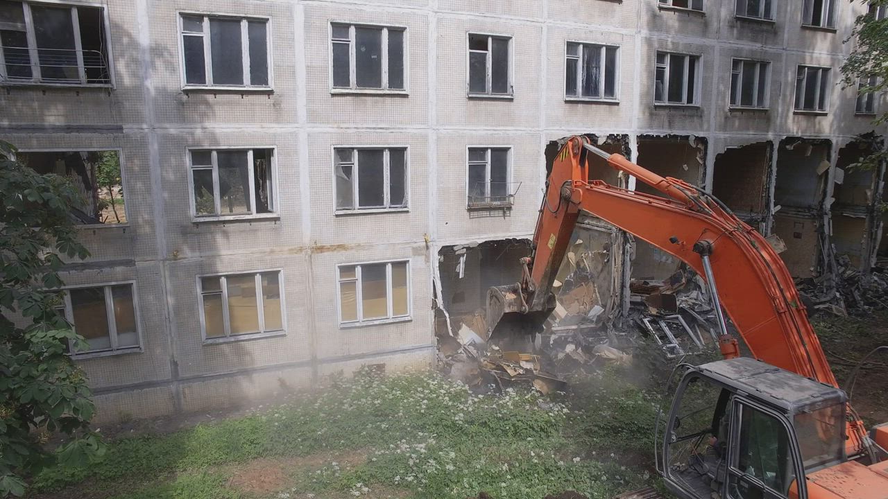 Knocking down an old building - Free Stock Video