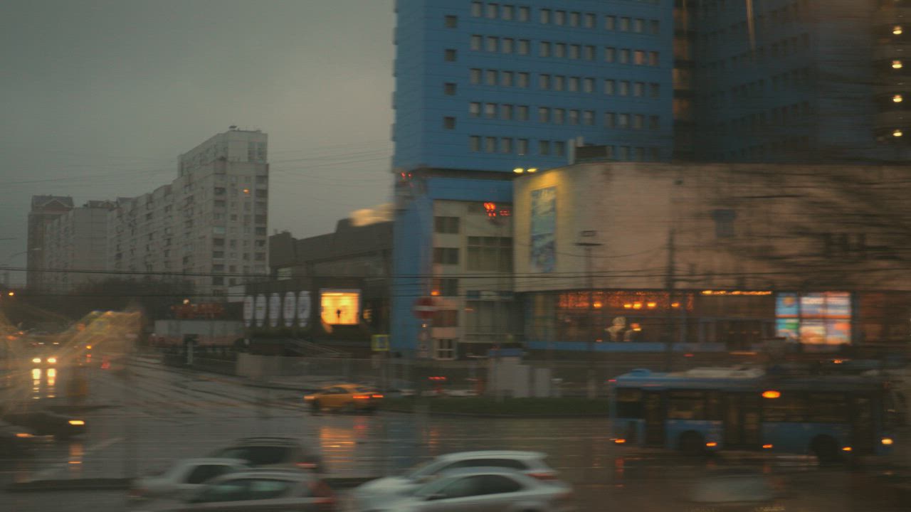 Dull evening in the city - Free Stock Video