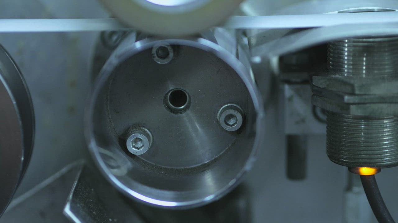 Mechanical rotating parts - Free Stock Video
