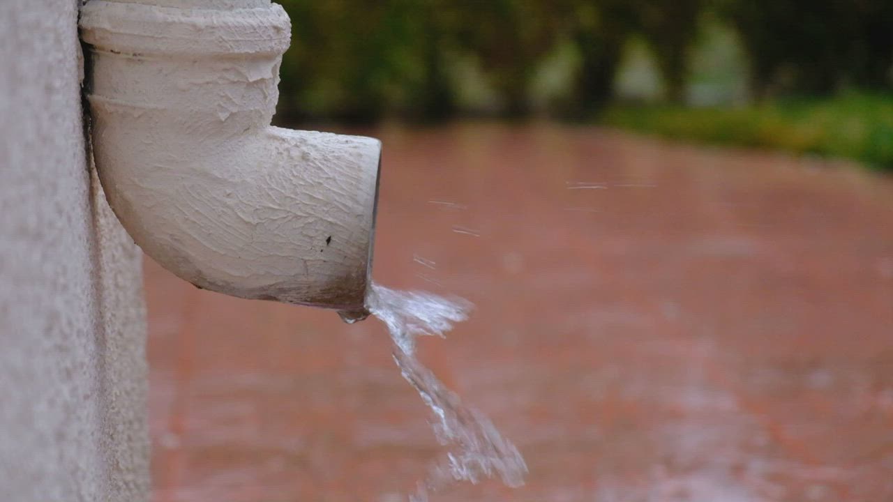 Drain pipe of a building - Free Stock Video