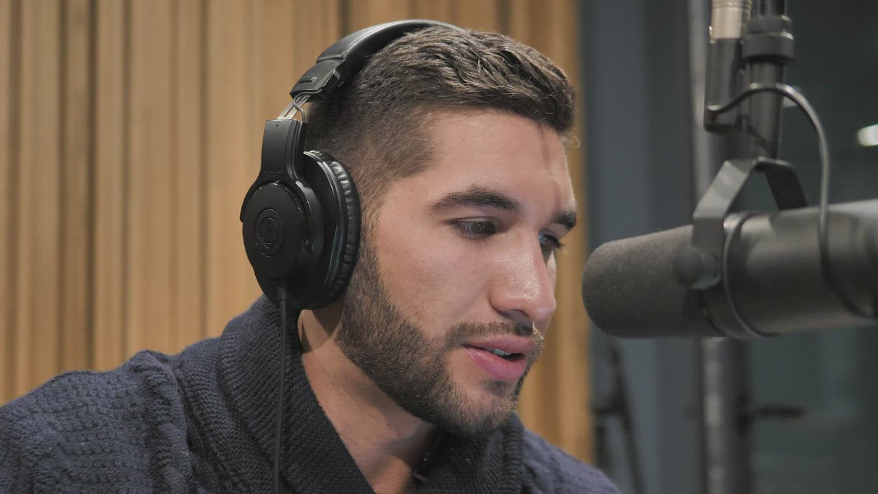 Bearded announcer, close up - Free Stock Video