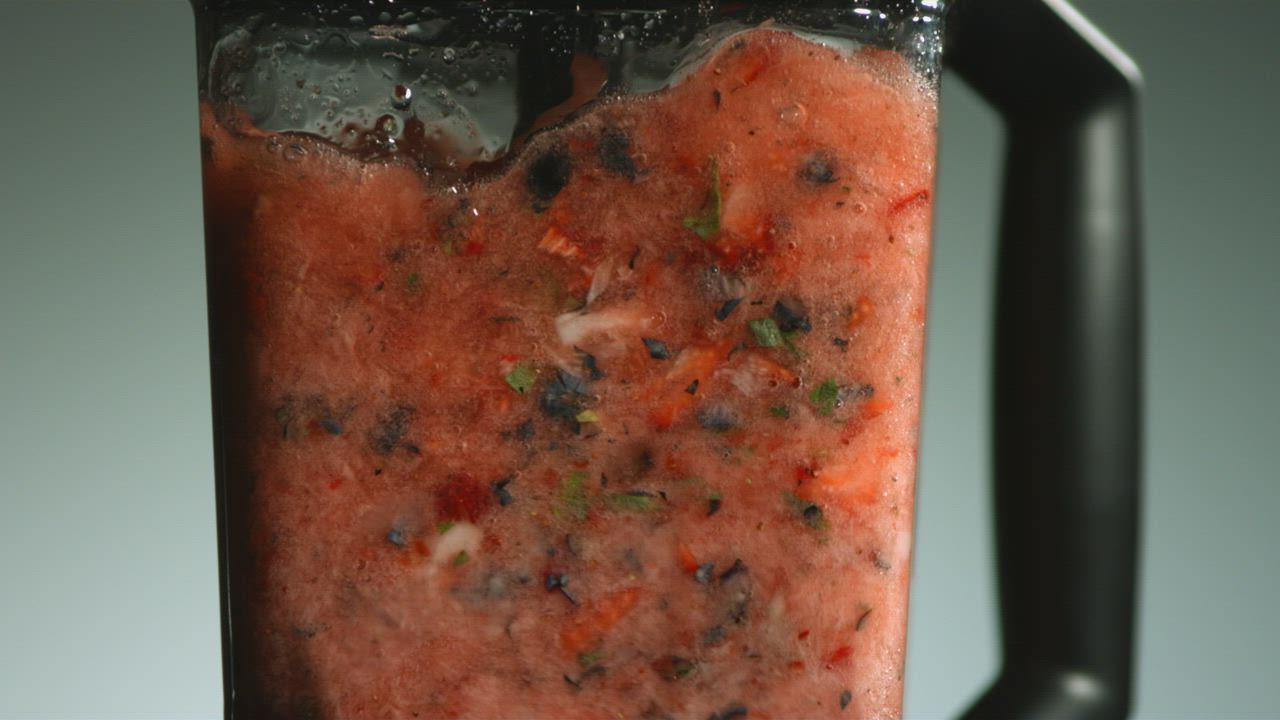 Blender working in slow motion - Free Stock Video