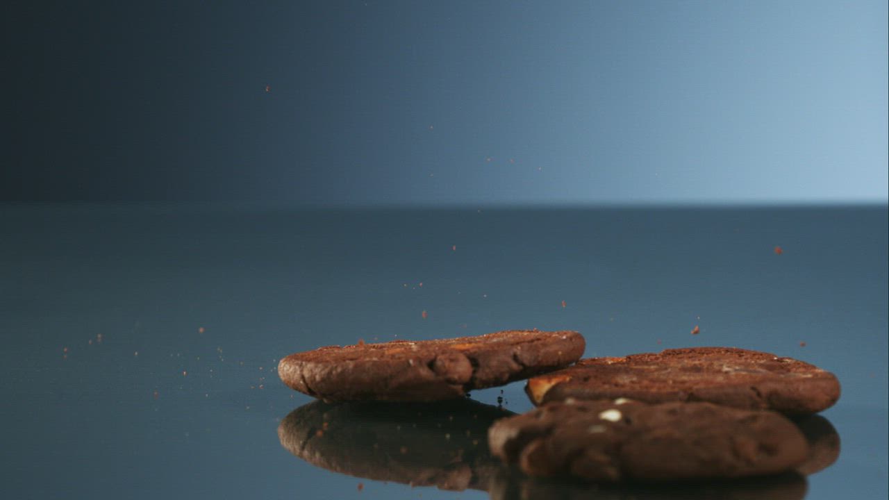 Chocolate cookies falling in bouncing - Free Stock Video