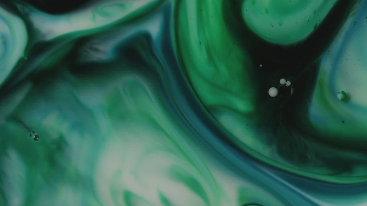 Fluid green shapes in motion - Free Stock Video