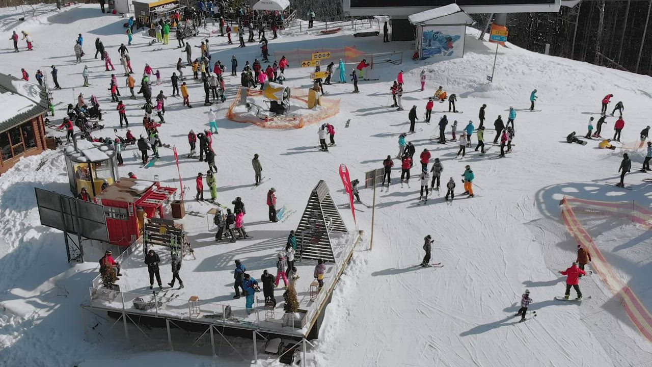Crowd of skiers in the top of the mountain - Free Stock Video