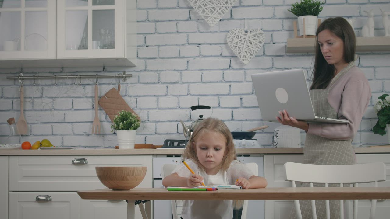 Mother working at home and cooking - Free Stock Video