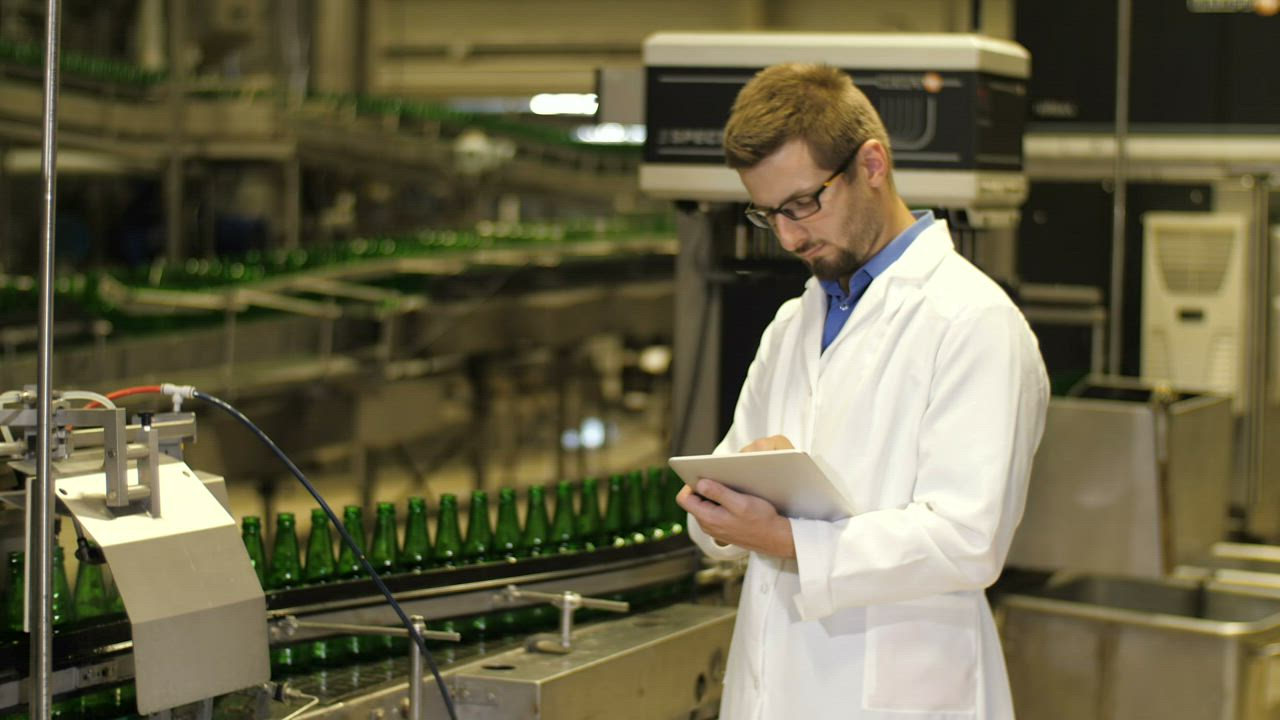Inspector checking production of beer bottles - Free Stock Video