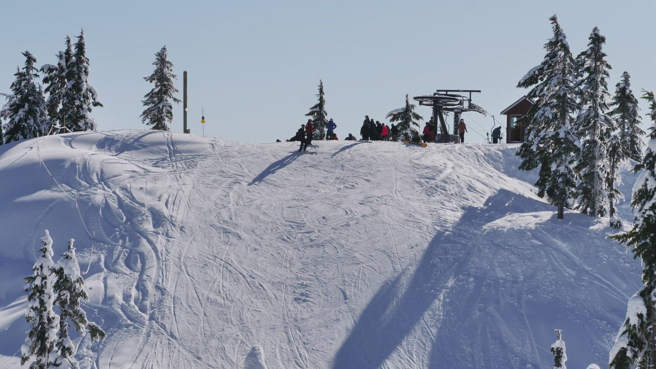Skiers on a snowy slope - Free Stock Video