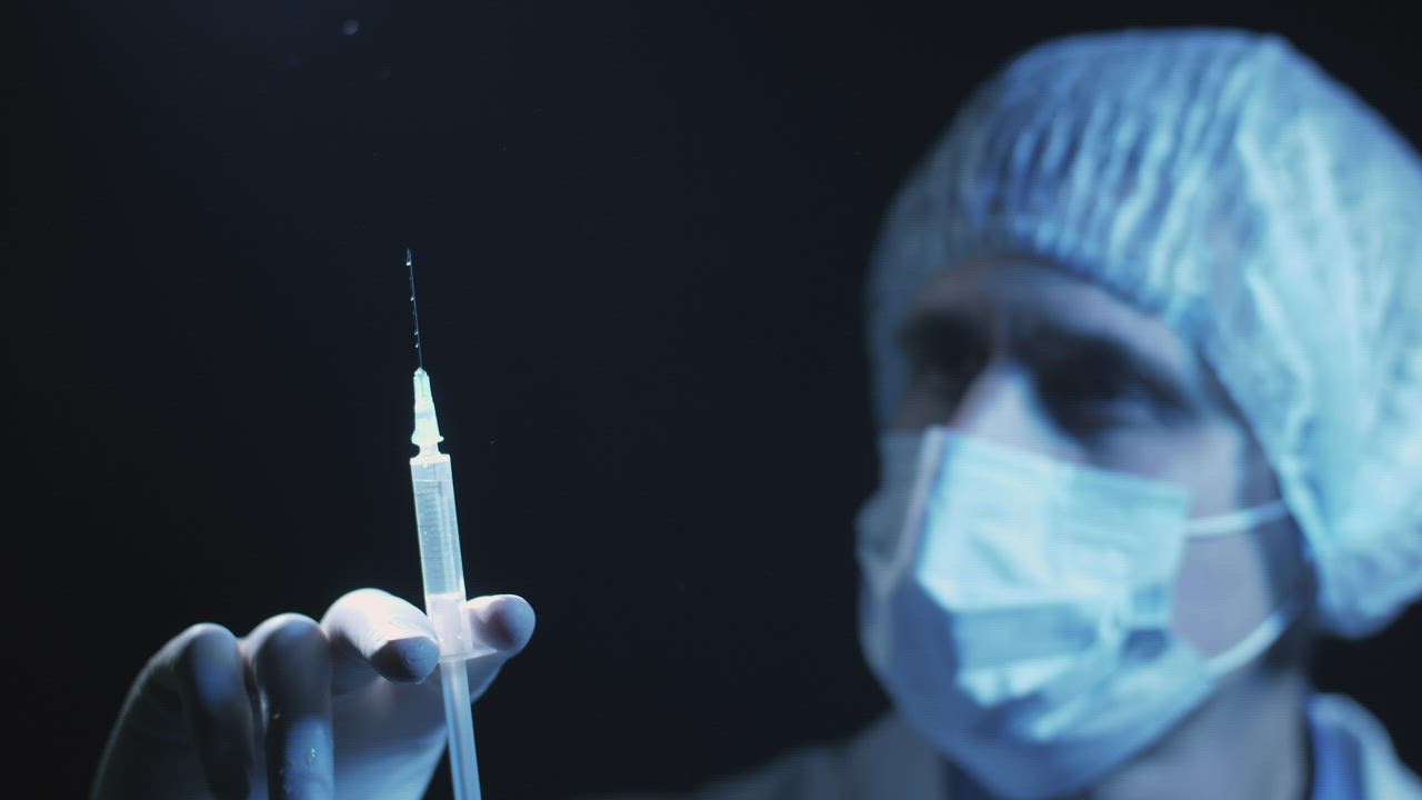 Doctor shooting with syringe - Free Stock Video