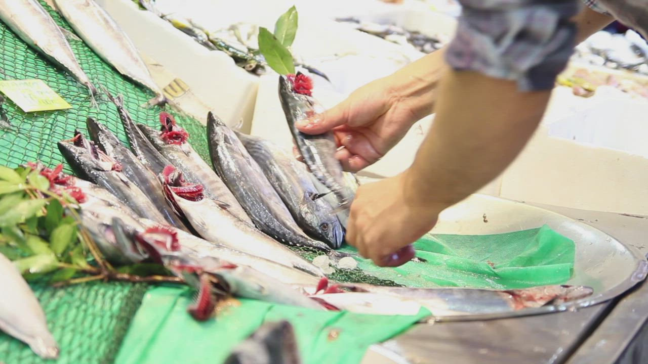 Fish worker putting on a display - Free Stock Video