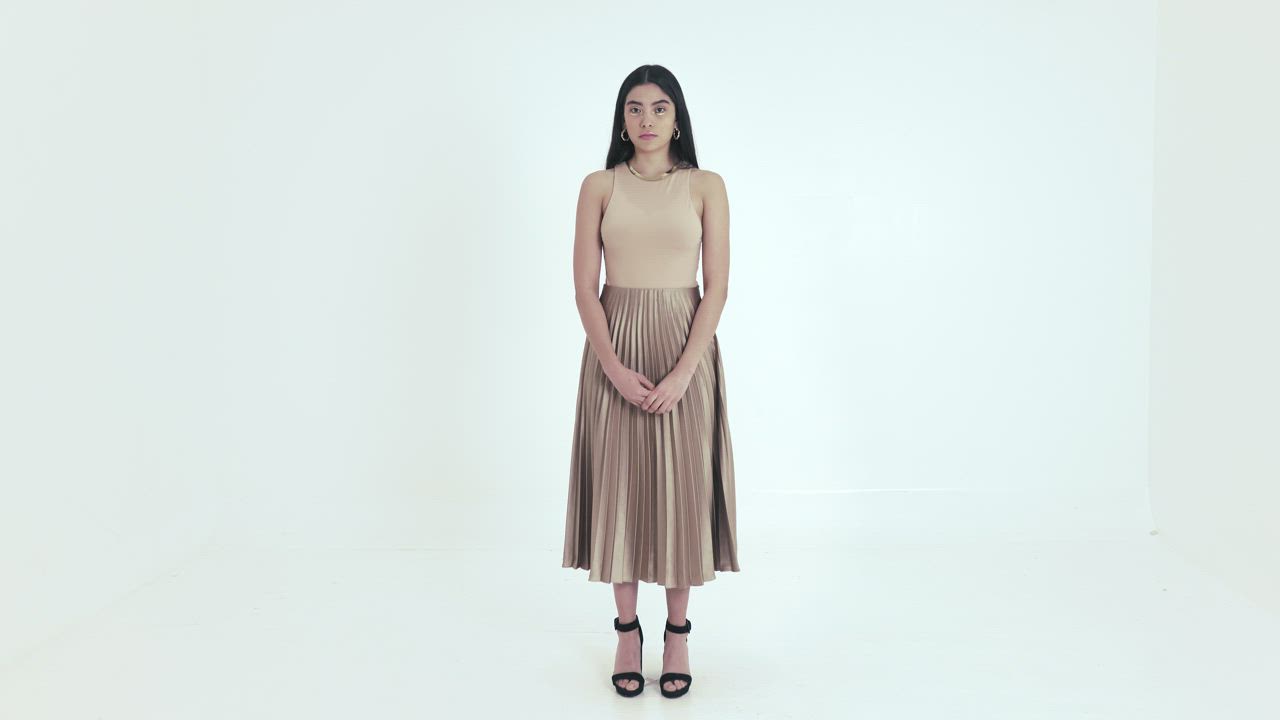 Photographer analyzing different angles of a girl - Free Stock Video