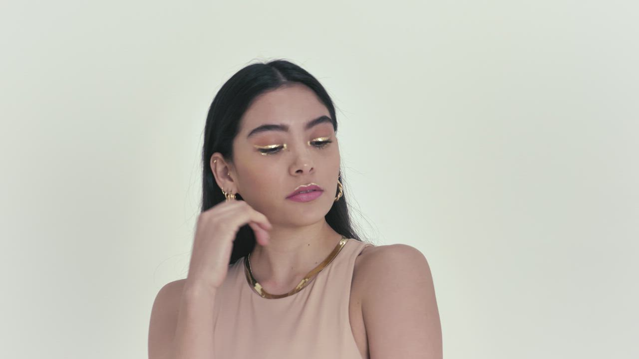 Modeling in a photoshoot on a light background - Free Stock Video