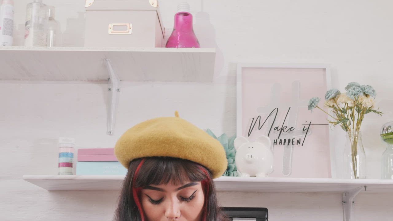 Young woman recording a makeup tutorial with his phone - Free Stock Video