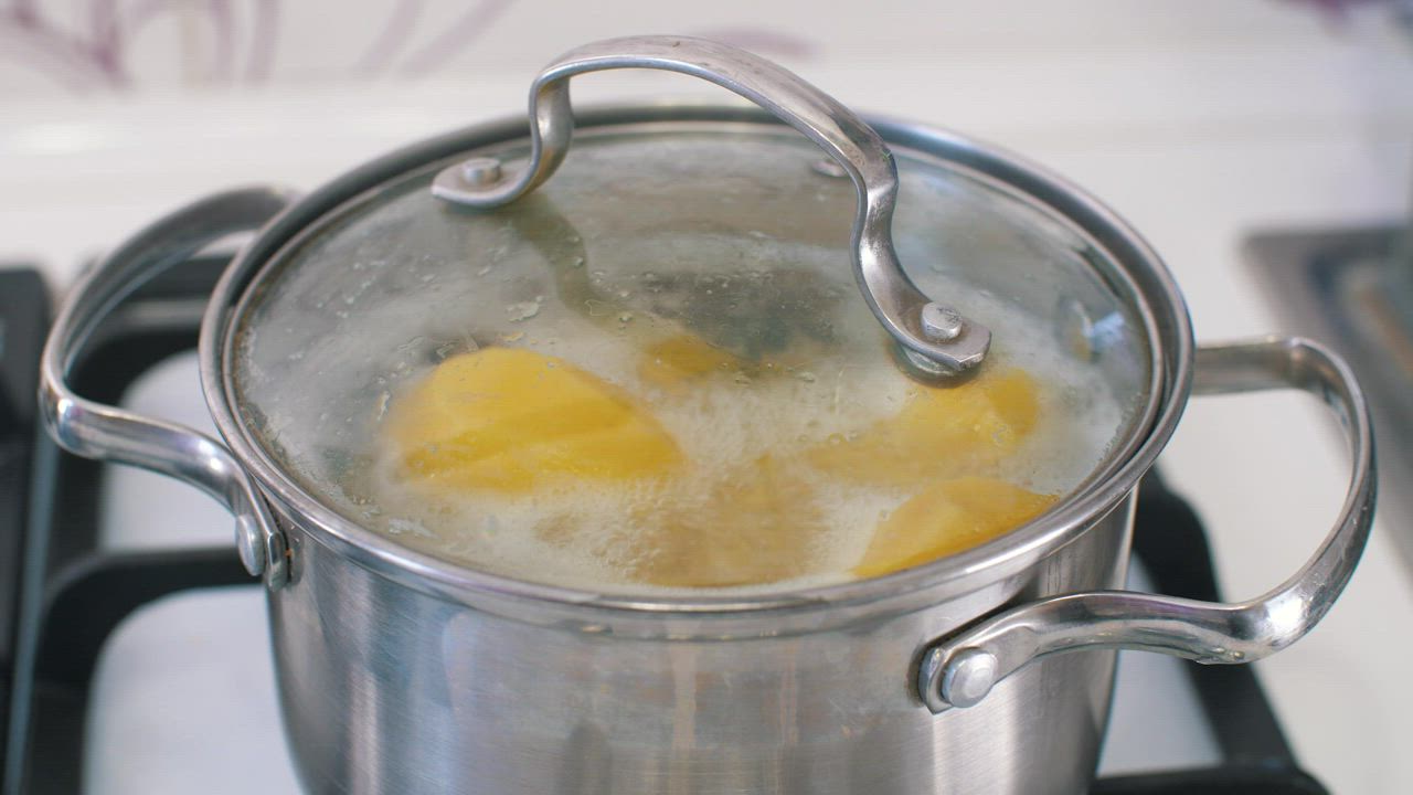 Boiling potatoes in a pot - Free Stock Video