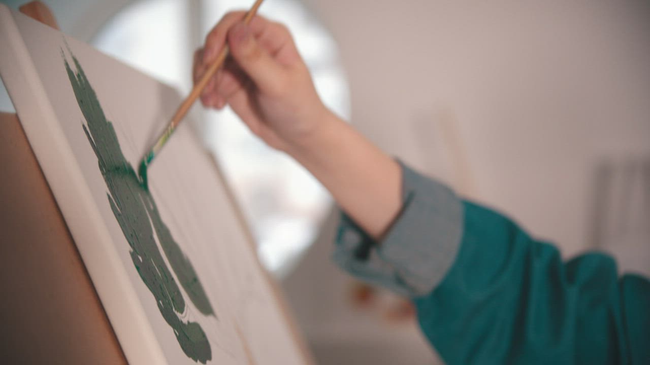Woman's hand painting green color on canvas - Free Stock Video