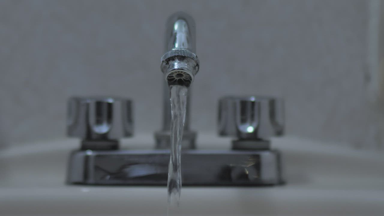 Water coming out of a tap in a sink - Free Stock Video
