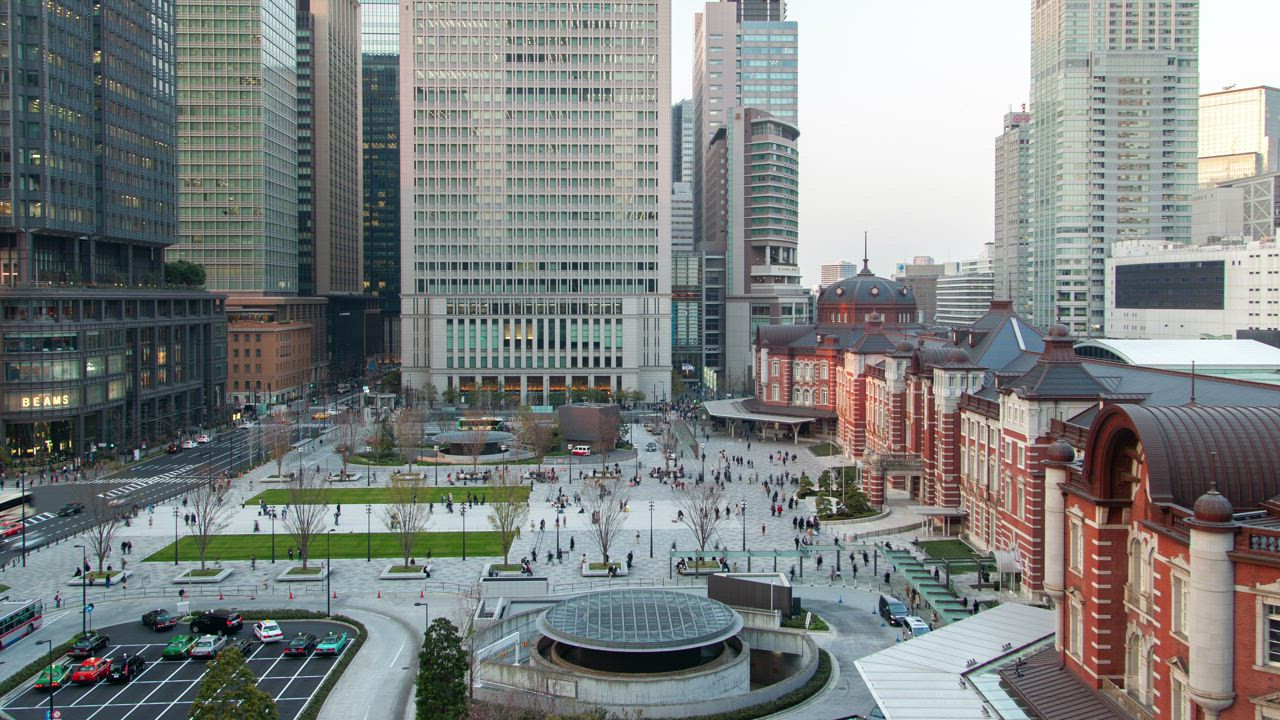 Tokyo train station square at dusk - Free Stock Video