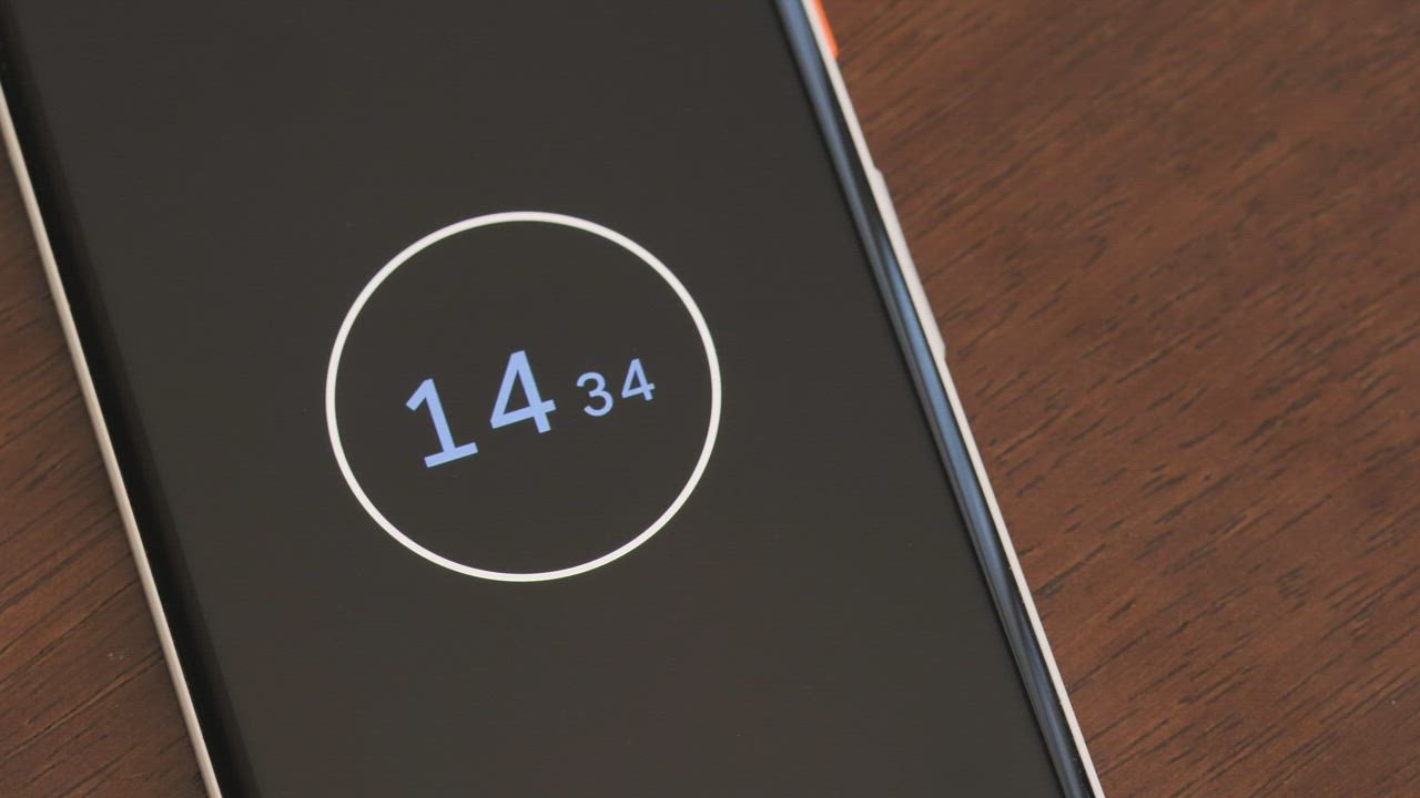 Stopwatch of a cell phone in reverse - Free Stock Video