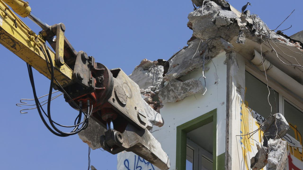 Mechanical clamp destroying building - Free Stock Video