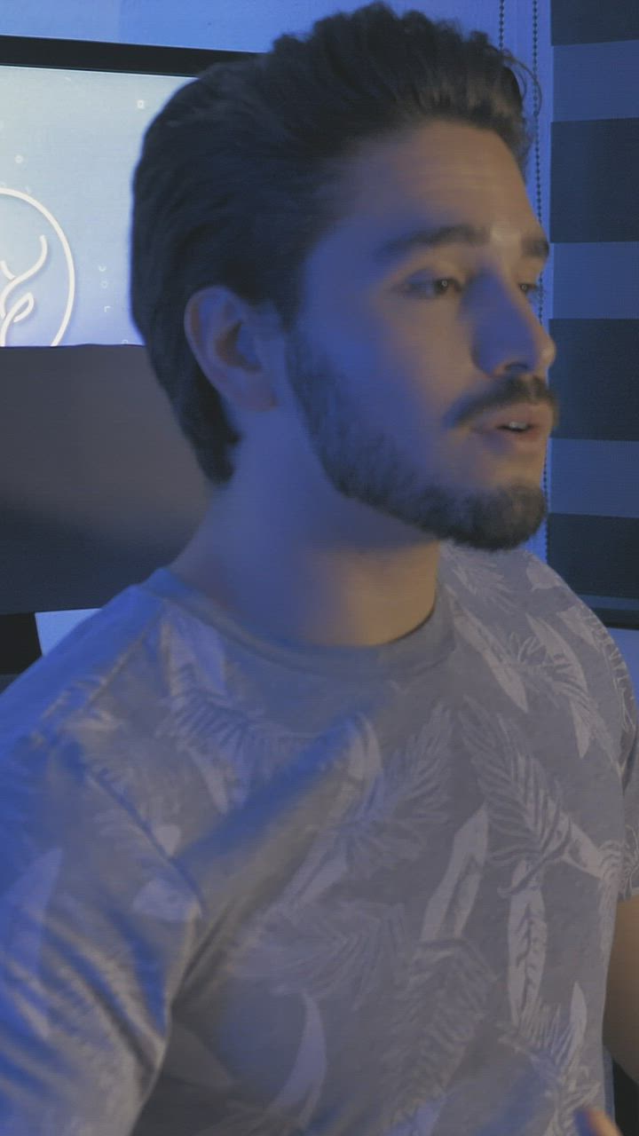 Youtuber filming with a camera on a tripod - Free Stock Video