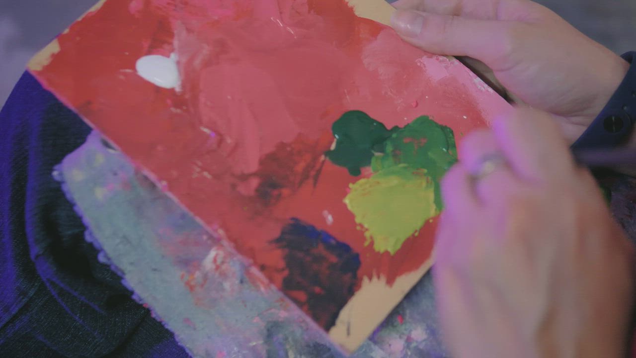 Hand of an artist painting a picture - Free Stock Video
