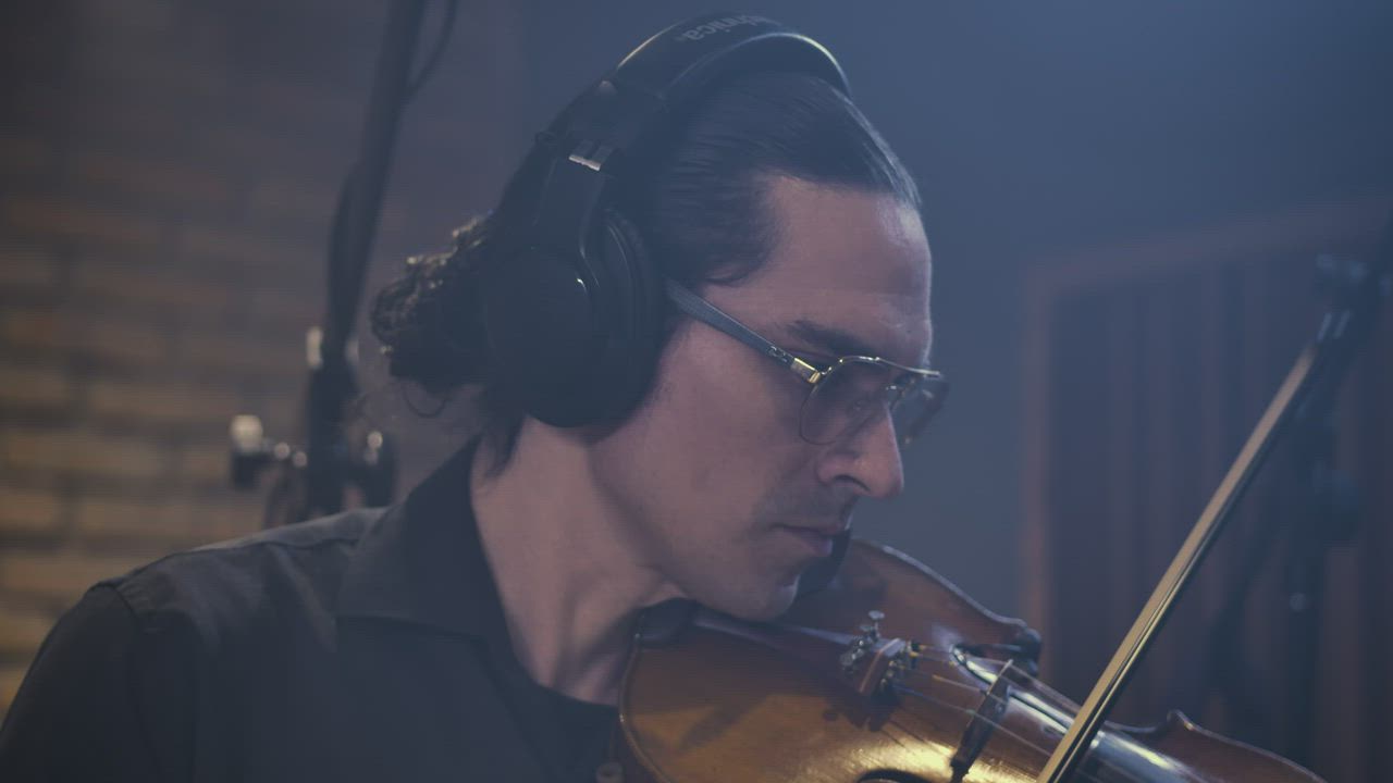 Virtuous violinist playing in a studio - Free Stock Video