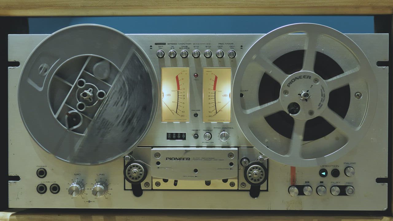 Retro audio tape recorder in motion - Free Stock Video