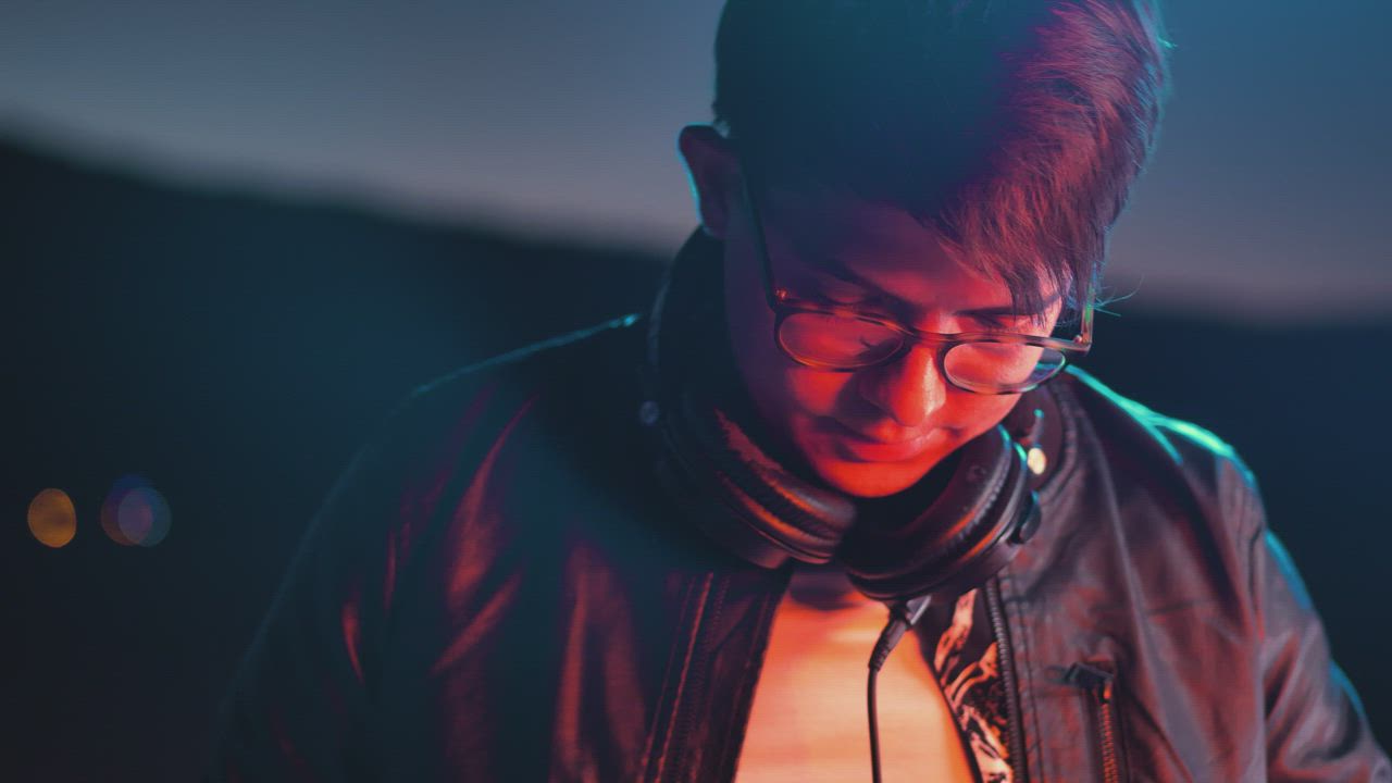 Young DJ playing notes on a keyboard - Free Stock Video
