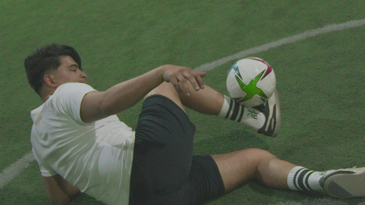 Professional freestyler doing skillful ball juggling - Free Stock Video