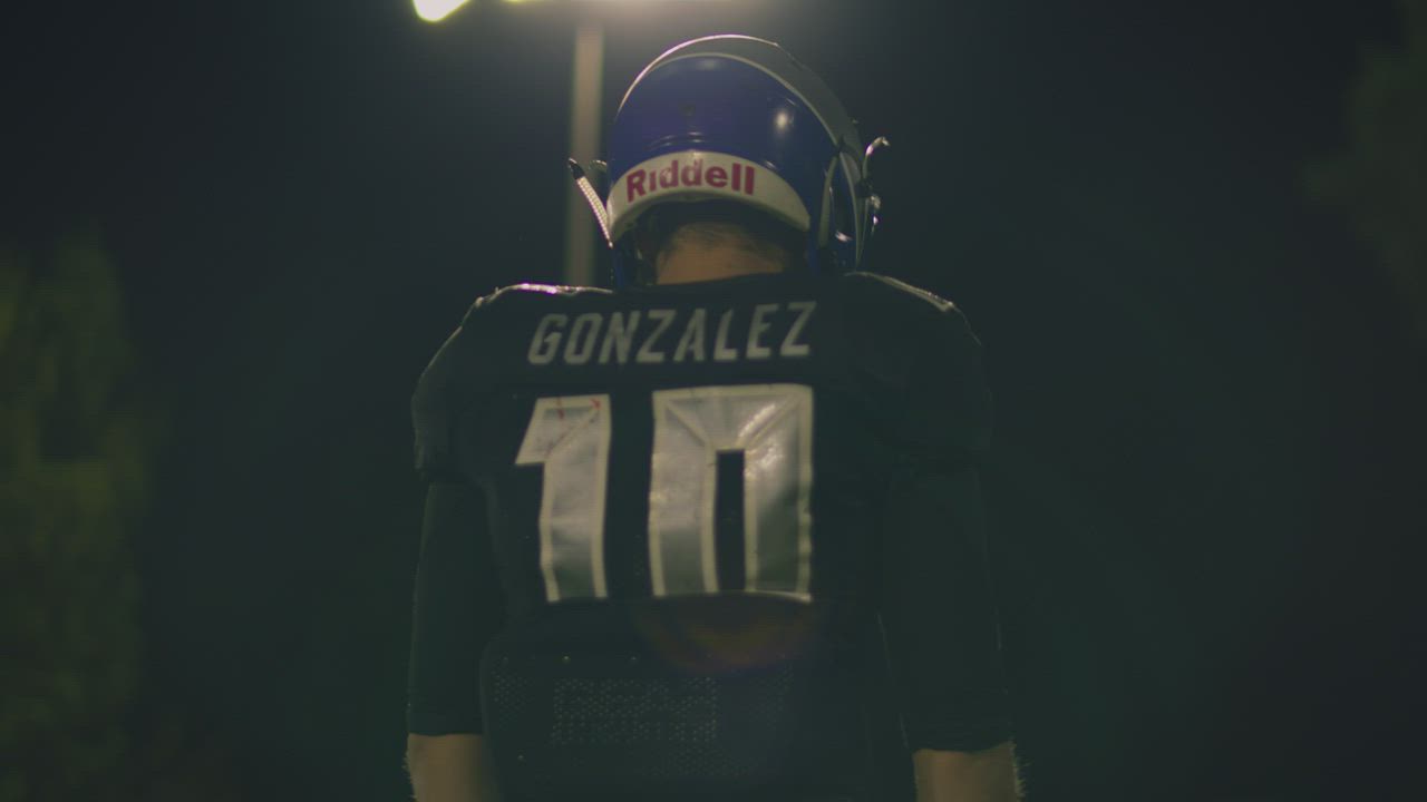 Wide receiver catching the ball in practice - Free Stock Video