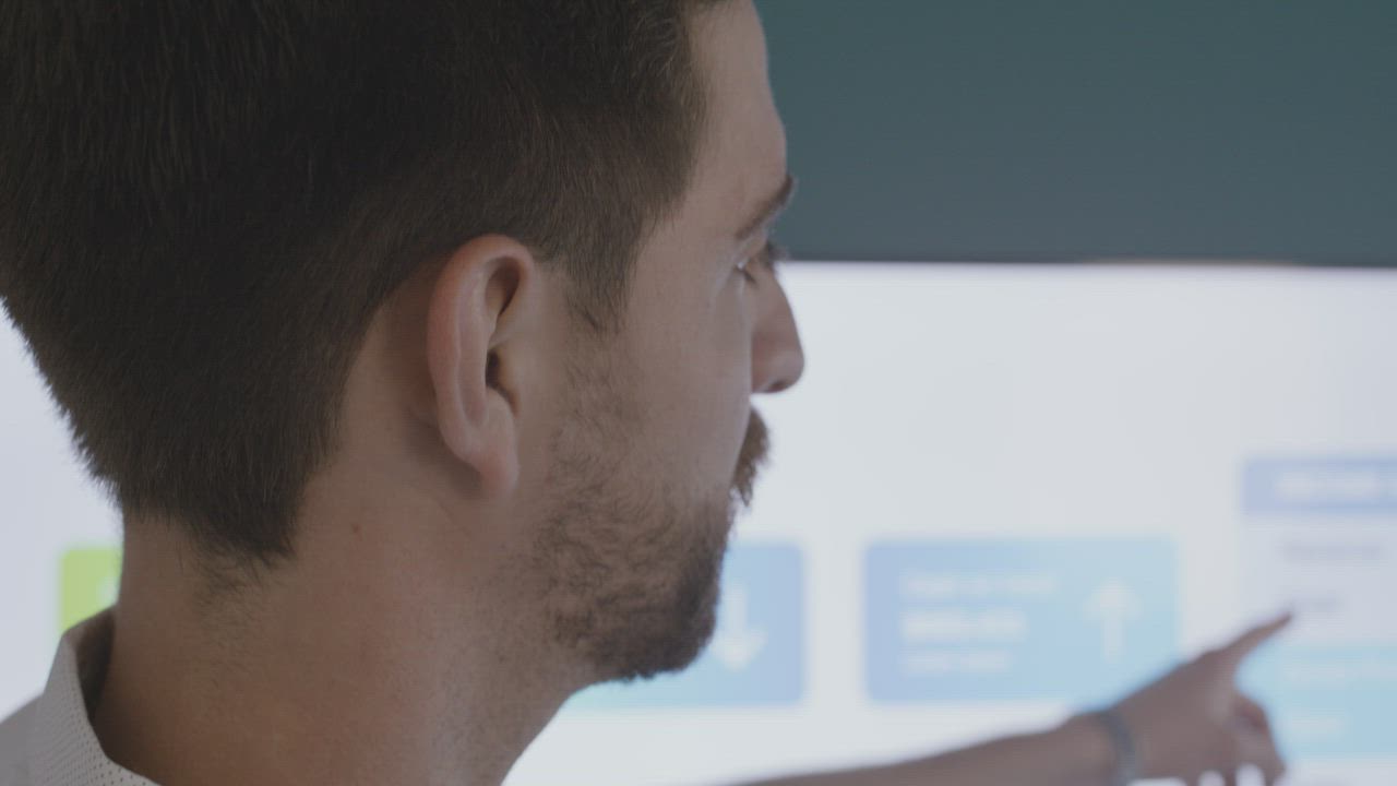 Man exposing from a screen - Free Stock Video