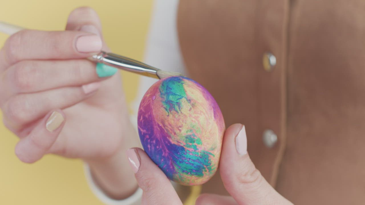 Artist decorating Easter eggs - Free Stock Video
