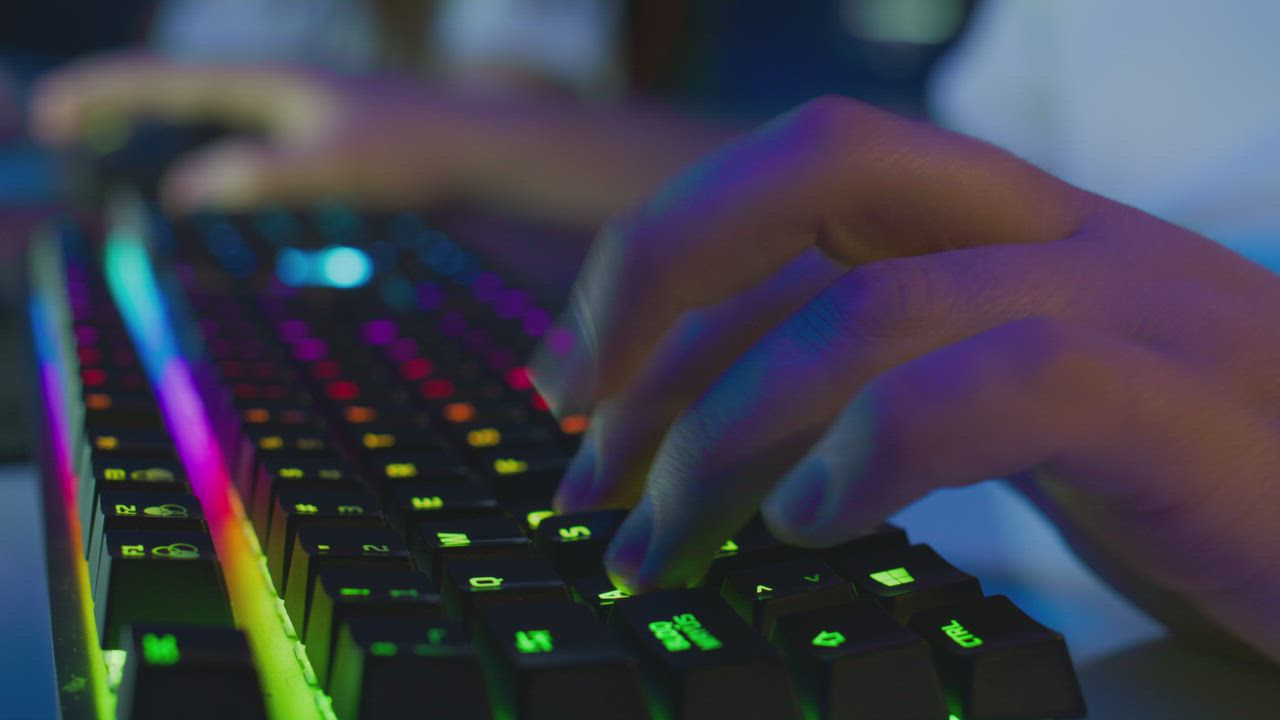 Hands of a man playing on a computer - Free Stock Video