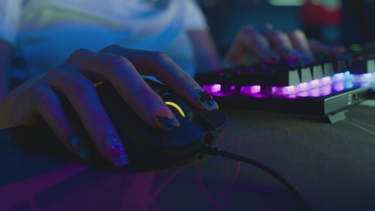 Woman's hand using computer mouse - Free Stock Video