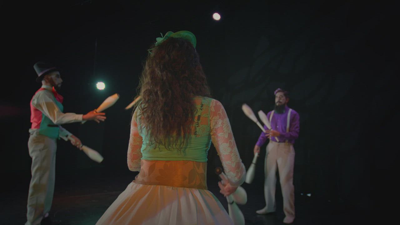 Three experienced jugglers juggling together - Free Stock Video