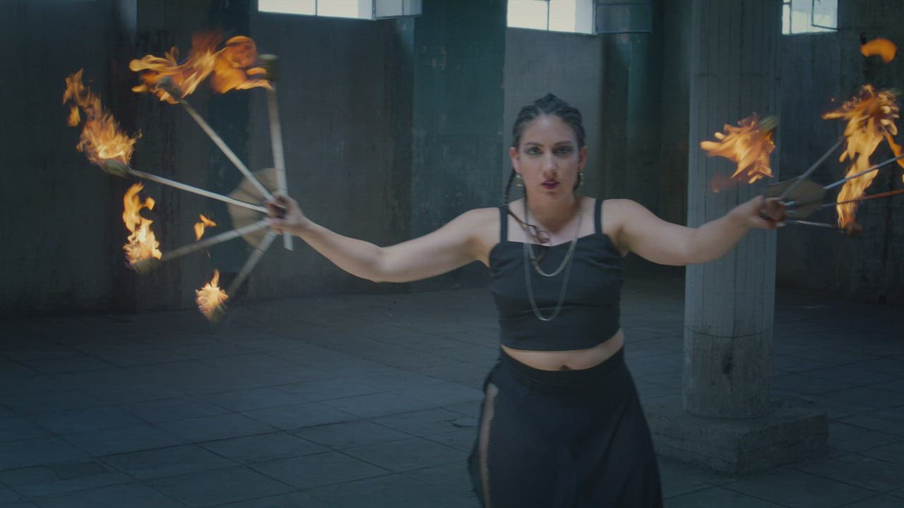 Woman doing a dance with fans with fire - Free Stock Video